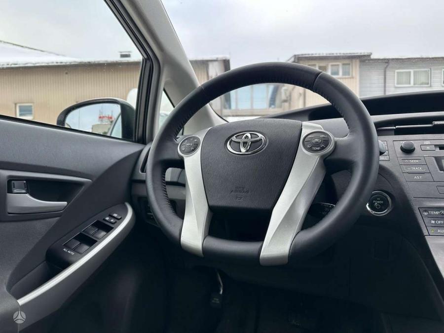 Balts Toyota Prius 2009 Viļņa, ar dzinēja tilpumu 1.80 L un nobraukumu 173 tūkst. km par 6550 €, foto 19 vietnē AUTOMOTO.COM.LV