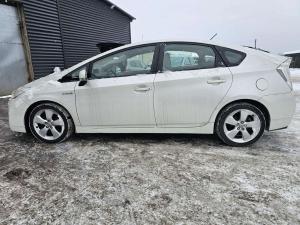 White Toyota Prius 2009 in Taurage, with an engine capacity of 1.80 L and mileage of 250 thousand km for 4900 €, photo 2 on AUTOMOTO.COM.LV