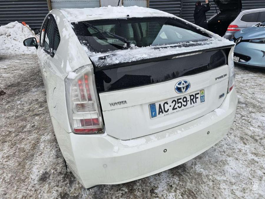 White Toyota Prius 2009 in Taurage, with an engine capacity of 1.80 L and mileage of 250 thousand km for 4900 €, photo 6 on AUTOMOTO.COM.LV
