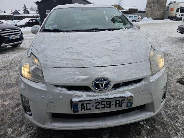 White Toyota Prius 2009 in Taurage, with an engine capacity of 1.80 L and mileage of 250 thousand km for 4900 €, photo 10 on AUTOMOTO.COM.LV