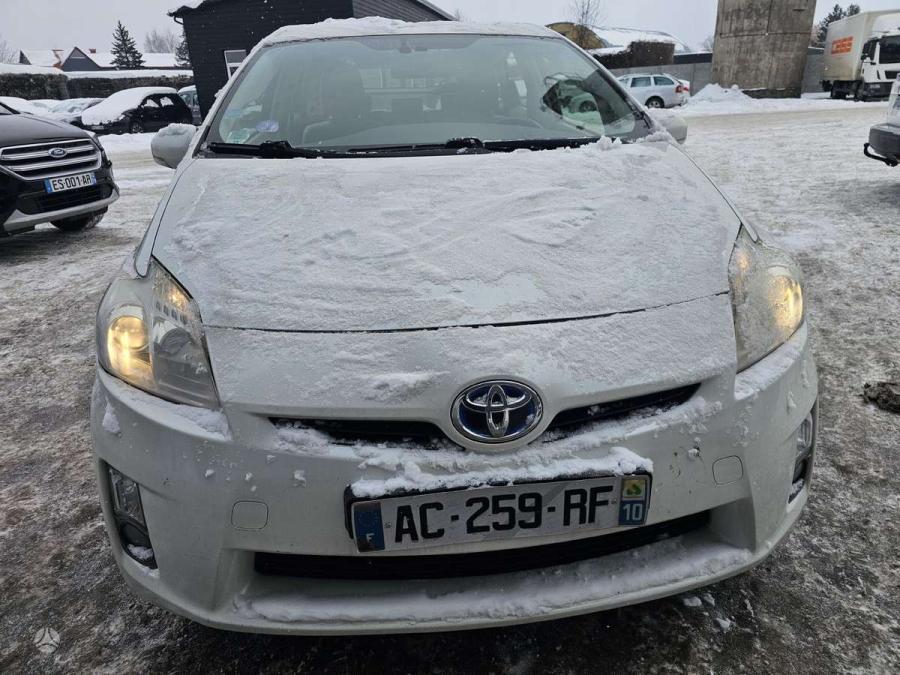 White Toyota Prius 2009 in Taurage, with an engine capacity of 1.80 L and mileage of 250 thousand km for 4900 €, photo 10 on AUTOMOTO.COM.LV
