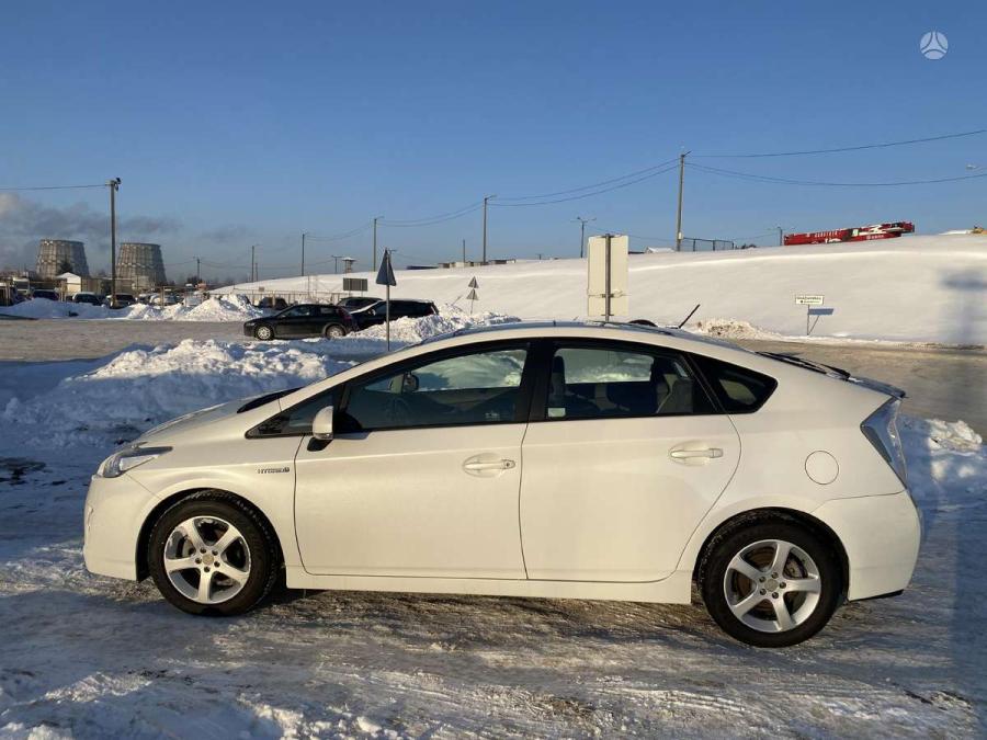 Balts Toyota Prius 2009 Viļņa, ar dzinēja tilpumu 1.80 L un nobraukumu 328 tūkst. km par 5700 €, foto 2 vietnē AUTOMOTO.COM.LV