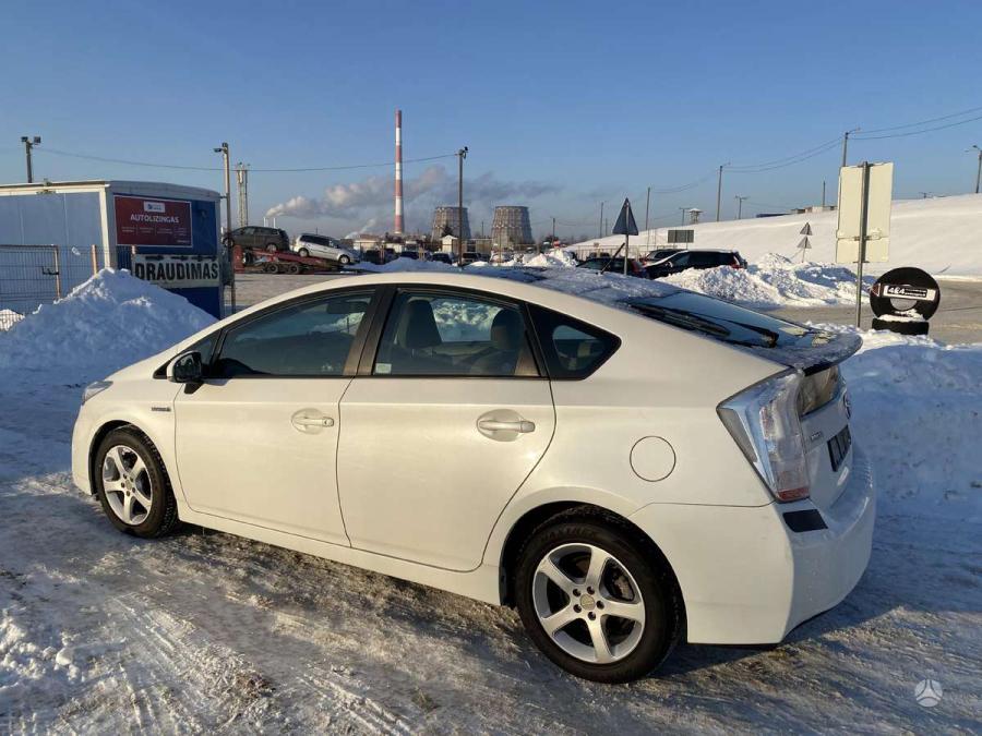 Balts Toyota Prius 2009 Viļņa, ar dzinēja tilpumu 1.80 L un nobraukumu 328 tūkst. km par 5700 €, foto 3 vietnē AUTOMOTO.COM.LV