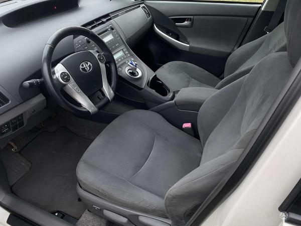 Balts Toyota Prius 2009 Viļņa, ar dzinēja tilpumu 1.80 L un nobraukumu 328 tūkst. km par 5700 €, foto 11 vietnē AUTOMOTO.COM.LV