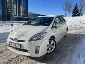 White Toyota Prius 2009 in Vilnius, with an engine capacity of 1.80 L and mileage of 230 thousand km for 6200 €, photo  on AUTOMOTO.COM.LV
