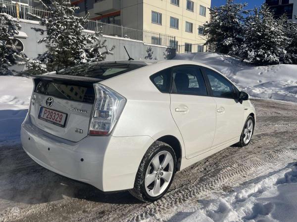 White Toyota Prius 2009 in Vilnius, with an engine capacity of 1.80 L and mileage of 230 thousand km for 6200 €, photo 5 on AUTOMOTO.COM.LV