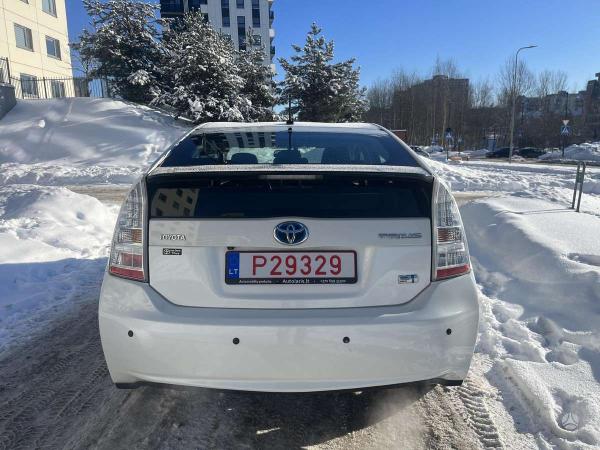 White Toyota Prius 2009 in Vilnius, with an engine capacity of 1.80 L and mileage of 230 thousand km for 6200 €, photo 6 on AUTOMOTO.COM.LV