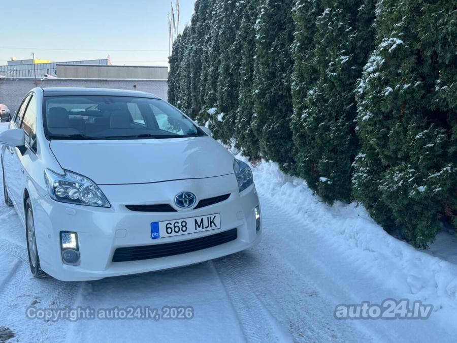 White Toyota Prius 2009 in Tallinn, with an engine capacity of 1.80 L and mileage of 182 thousand km for 6999 €, photo 3 on AUTOMOTO.COM.LV