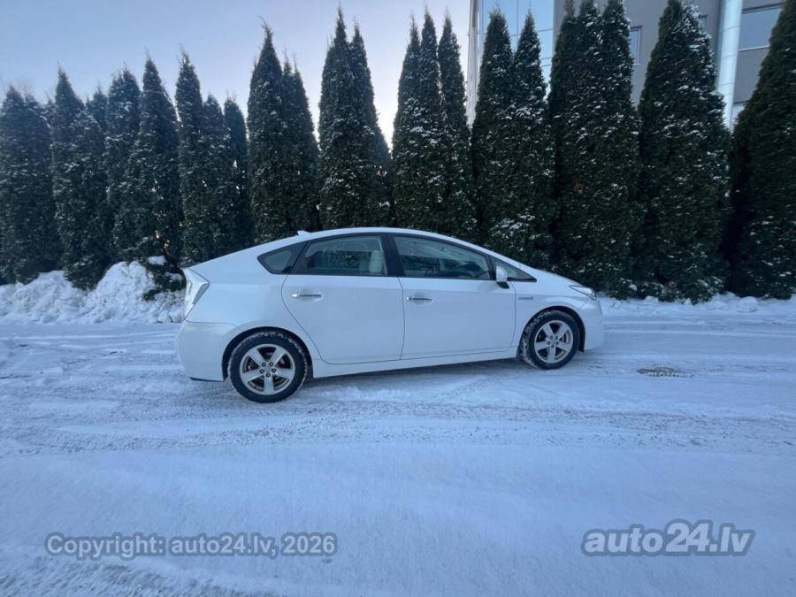 White Toyota Prius 2009 in Tallinn, with an engine capacity of 1.80 L and mileage of 182 thousand km for 6999 €, photo 6 on AUTOMOTO.COM.LV