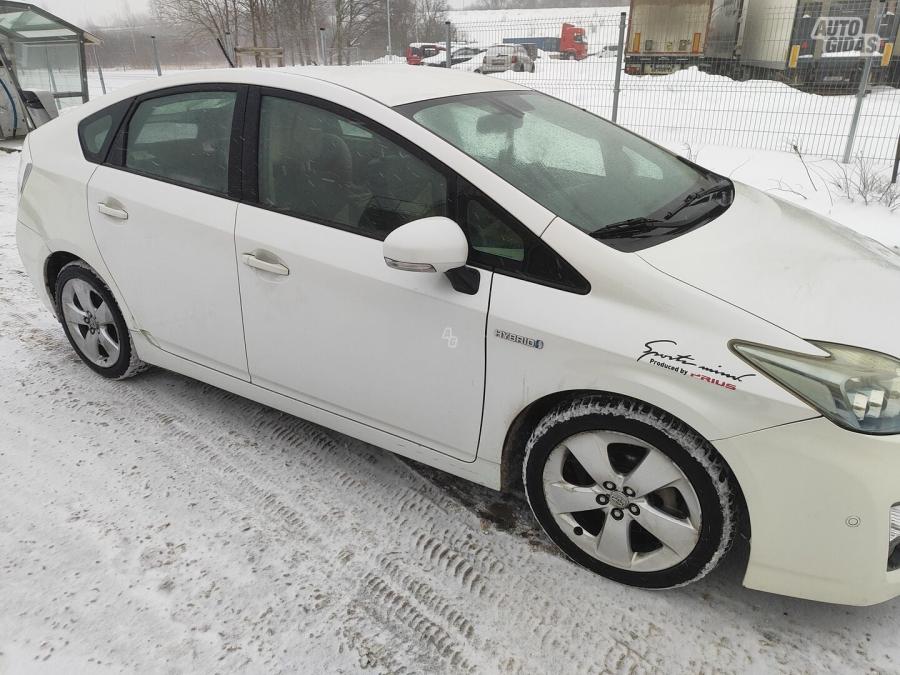 Balts Toyota Prius 2009 Šauļi, ar dzinēja tilpumu 1.80 L un nobraukumu 401 tūkst. km par 5950 €, foto 2 vietnē AUTOMOTO.COM.LV