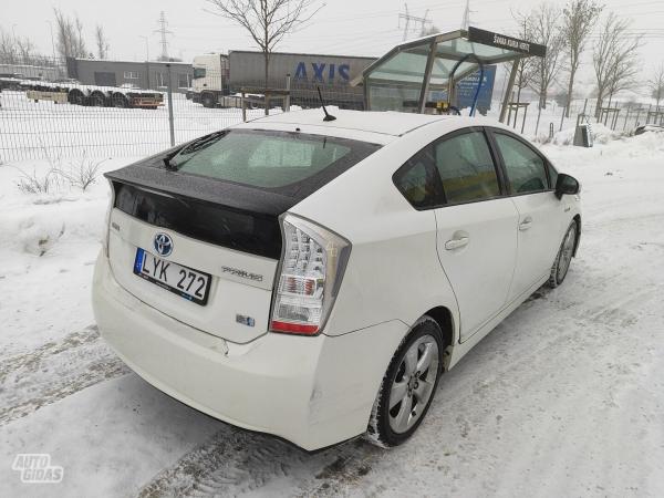 White Toyota Prius 2009 in Siauliai, with an engine capacity of 1.80 L and mileage of 401 thousand km for 5950 €, photo 3 on AUTOMOTO.COM.LV