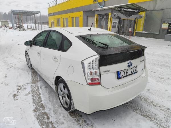 White Toyota Prius 2009 in Siauliai, with an engine capacity of 1.80 L and mileage of 401 thousand km for 5950 €, photo 4 on AUTOMOTO.COM.LV