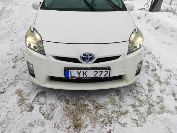 White Toyota Prius 2009 in Siauliai, with an engine capacity of 1.80 L and mileage of 401 thousand km for 5950 €, photo 6 on AUTOMOTO.COM.LV