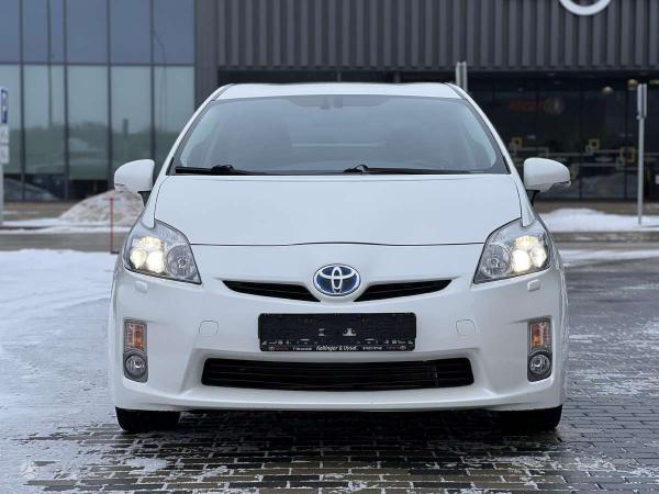 White Toyota Prius 2009 in Siauliai, with an engine capacity of 1.80 L and mileage of 285 thousand km for 6700 €, photo 3 on AUTOMOTO.COM.LV