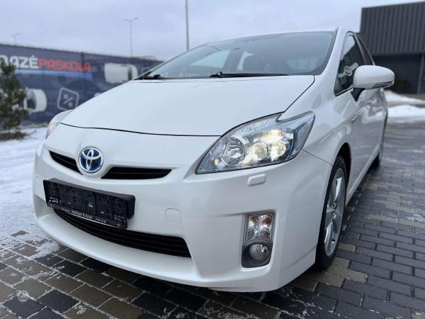 White Toyota Prius 2009 in Siauliai, with an engine capacity of 1.80 L and mileage of 285 thousand km for 6700 €, photo 10 on AUTOMOTO.COM.LV