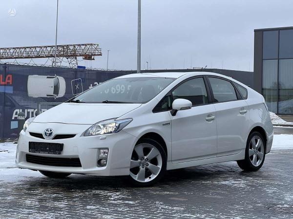 White Toyota Prius 2009 in Siauliai, with an engine capacity of 1.80 L and mileage of 285 thousand km for 6700 €, photo 11 on AUTOMOTO.COM.LV