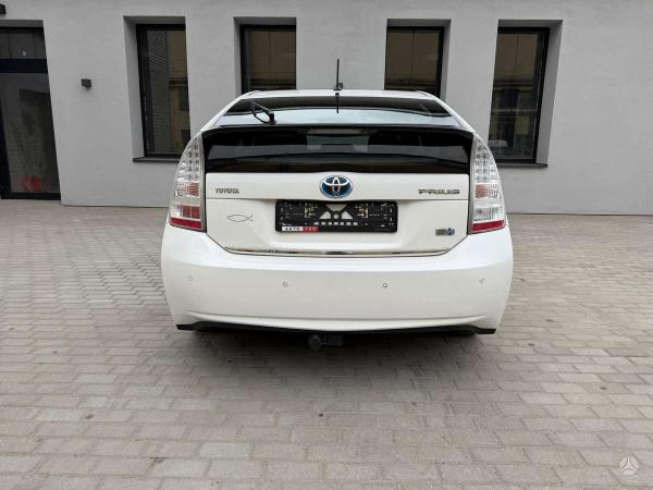 White Toyota Prius 2009 in Kaunas, with an engine capacity of 1.80 L and mileage of 181 thousand km for 6200 €, photo 8 on AUTOMOTO.COM.LV
