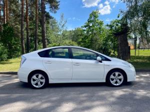 Белый Тойота Приус 2009 в Рига, объемом двигателя 1.80 л и пробегом 228 тыс. км за 7800 €, фото 6 на AUTOMOTO.COM.LV