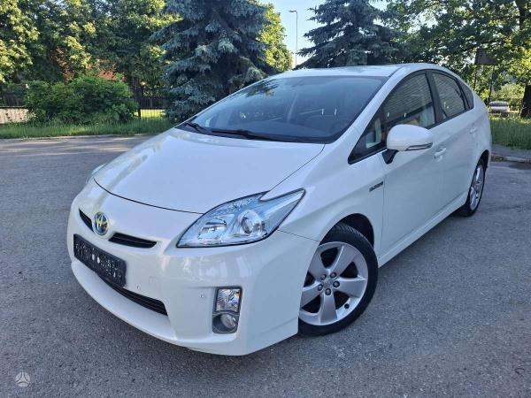 White Toyota Prius 2009 in Prienai, with an engine capacity of 1.80 L and mileage of 251 thousand km for 5950 €, photo 1 on AUTOMOTO.COM.LV