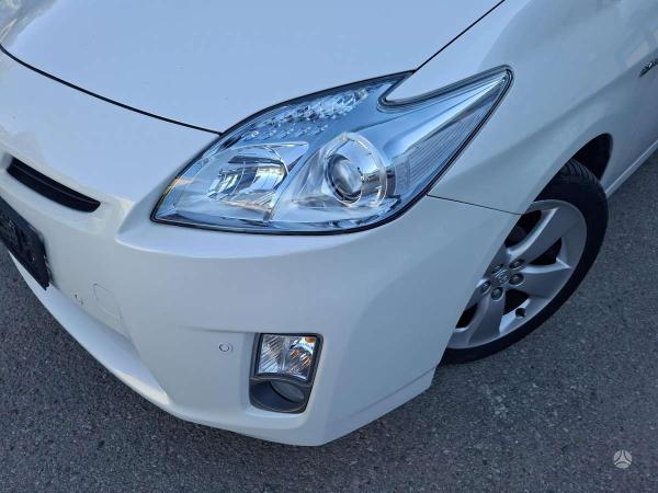 White Toyota Prius 2009 in Prienai, with an engine capacity of 1.80 L and mileage of 251 thousand km for 5950 €, photo 7 on AUTOMOTO.COM.LV