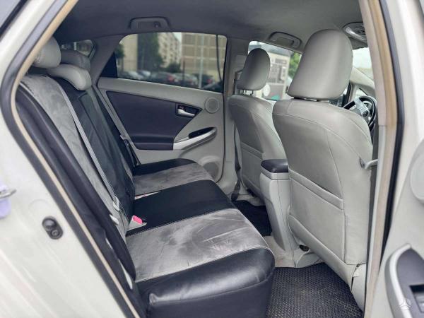 White Toyota Prius 2009 in Kaunas, with an engine capacity of 1.81 L and mileage of 264 thousand km for 6999 €, photo 8 on AUTOMOTO.COM.LV