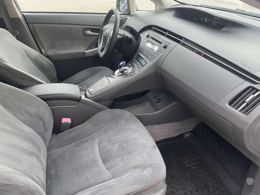 Balts Toyota Prius 2009 Viļņa, ar dzinēja tilpumu 1.80 L un nobraukumu 440 tūkst. km par 3499 €, foto 8 vietnē AUTOMOTO.COM.LV