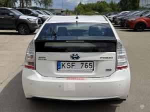 White Toyota Prius 2009 in Panevezys, with an engine capacity of 1.80 L and mileage of 311 thousand km for 4400 €, photo 8 on AUTOMOTO.COM.LV