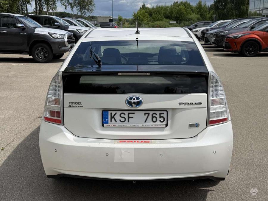 White Toyota Prius 2009 in Panevezys, with an engine capacity of 1.80 L and mileage of 311 thousand km for 4400 €, photo 8 on AUTOMOTO.COM.LV