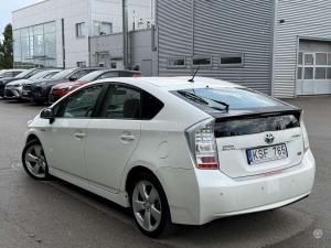 White Toyota Prius 2009 in Panevezys, with an engine capacity of 1.80 L and mileage of 311 thousand km for 4400 €, photo 9 on AUTOMOTO.COM.LV