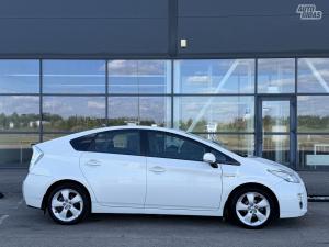 White Toyota Prius 2009 in Panevezys, with an engine capacity of 1.80 L and mileage of 311 thousand km for 4400 €, photo 5 on AUTOMOTO.COM.LV