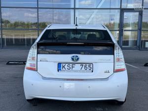 White Toyota Prius 2009 in Panevezys, with an engine capacity of 1.80 L and mileage of 311 thousand km for 4400 €, photo 8 on AUTOMOTO.COM.LV