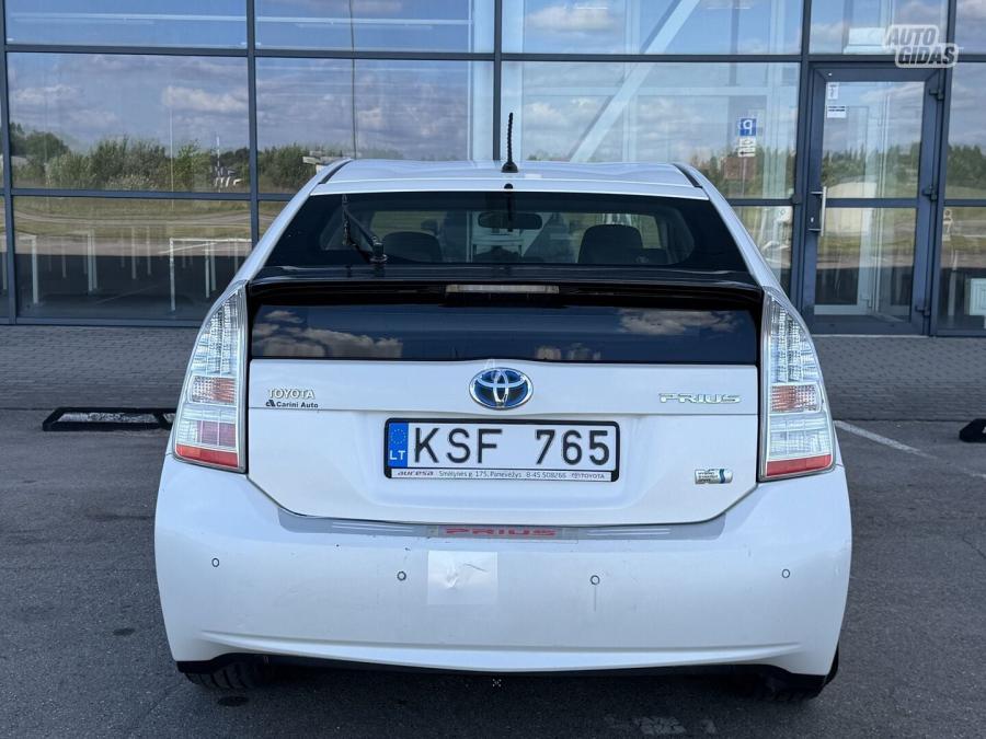 White Toyota Prius 2009 in Panevezys, with an engine capacity of 1.80 L and mileage of 311 thousand km for 4400 €, photo 8 on AUTOMOTO.COM.LV