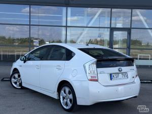 White Toyota Prius 2009 in Panevezys, with an engine capacity of 1.80 L and mileage of 311 thousand km for 4400 €, photo 9 on AUTOMOTO.COM.LV
