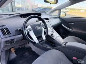 White Toyota Prius 2009 in Panevezys, with an engine capacity of 1.80 L and mileage of 311 thousand km for 4400 €, photo 10 on AUTOMOTO.COM.LV