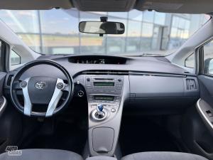 White Toyota Prius 2009 in Panevezys, with an engine capacity of 1.80 L and mileage of 311 thousand km for 4400 €, photo 11 on AUTOMOTO.COM.LV
