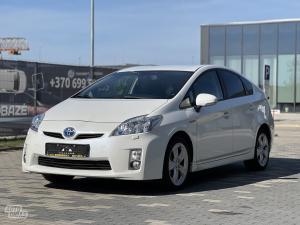 White Toyota Prius 2009 in Siauliai, with an engine capacity of 1.80 L and mileage of 285 thousand km for 6300 €, photo  on AUTOMOTO.COM.LV