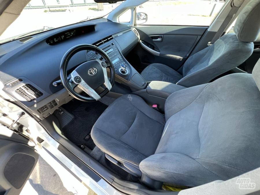 Balts Toyota Prius 2009 Šauļi, ar dzinēja tilpumu 1.80 L un nobraukumu 285 tūkst. km par 6300 €, foto 12 vietnē AUTOMOTO.COM.LV