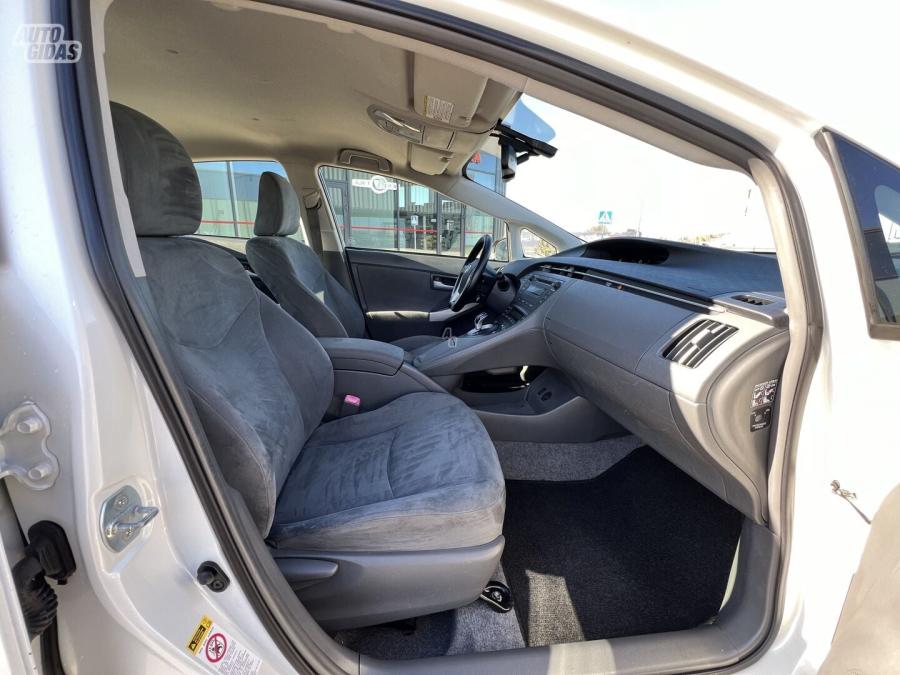 Balts Toyota Prius 2009 Šauļi, ar dzinēja tilpumu 1.80 L un nobraukumu 285 tūkst. km par 6300 €, foto 19 vietnē AUTOMOTO.COM.LV