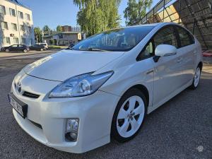 White Toyota Prius 2009 in Kaunas, with an engine capacity of 1.80 L and mileage of 245 thousand km for 5840 €, photo 1 on AUTOMOTO.COM.LV