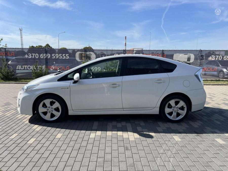 Balts Toyota Prius 2009 Šauļi, ar dzinēja tilpumu 1.80 L un nobraukumu 285 tūkst. km par 6300 €, foto 6 vietnē AUTOMOTO.COM.LV