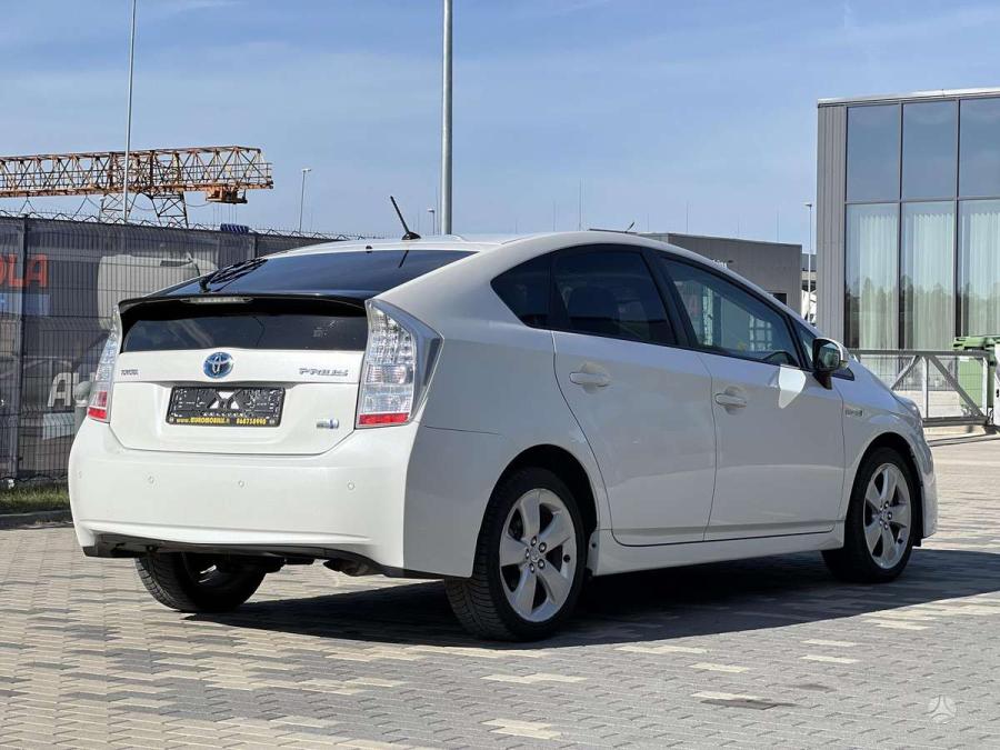 Balts Toyota Prius 2009 Šauļi, ar dzinēja tilpumu 1.80 L un nobraukumu 285 tūkst. km par 6300 €, foto 9 vietnē AUTOMOTO.COM.LV