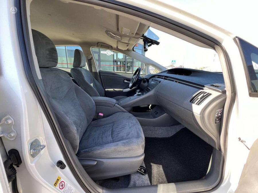 Balts Toyota Prius 2009 Šauļi, ar dzinēja tilpumu 1.80 L un nobraukumu 285 tūkst. km par 6300 €, foto 21 vietnē AUTOMOTO.COM.LV