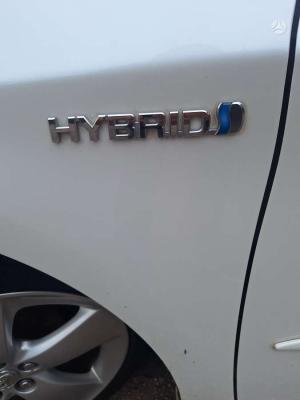 White Toyota Prius 2009 in Prienai, with an engine capacity of 1.80 L and mileage of 360 thousand km for 6699 €, photo 5 on AUTOMOTO.COM.LV