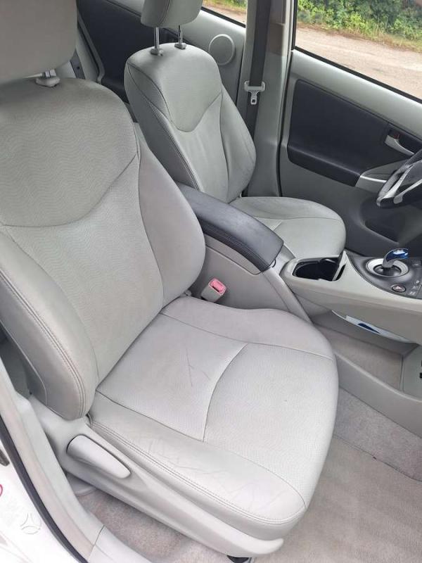 White Toyota Prius 2009 in Prienai, with an engine capacity of 1.80 L and mileage of 360 thousand km for 6699 €, photo 8 on AUTOMOTO.COM.LV