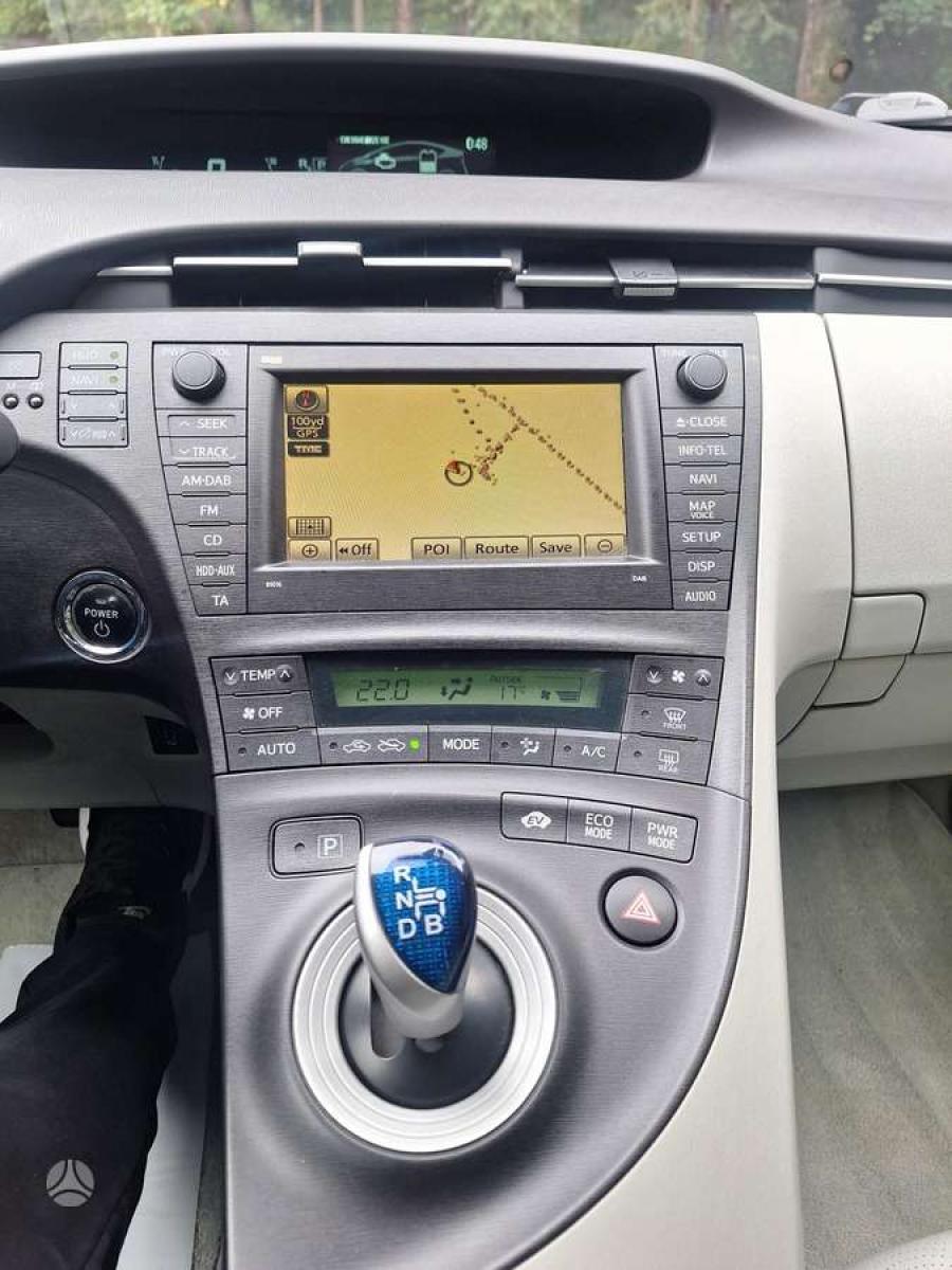 White Toyota Prius 2009 in Prienai, with an engine capacity of 1.80 L and mileage of 360 thousand km for 6699 €, photo 11 on AUTOMOTO.COM.LV