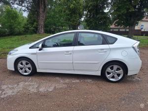White Toyota Prius 2009 in Prienai, with an engine capacity of 1.80 L and mileage of 360 thousand km for 6699 €, photo 17 on AUTOMOTO.COM.LV