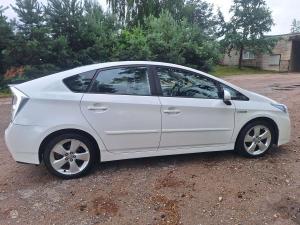 White Toyota Prius 2009 in Prienai, with an engine capacity of 1.80 L and mileage of 360 thousand km for 6699 €, photo 18 on AUTOMOTO.COM.LV