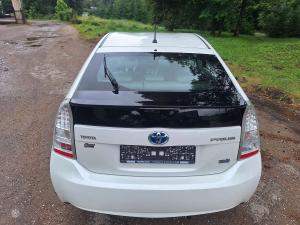 White Toyota Prius 2009 in Prienai, with an engine capacity of 1.80 L and mileage of 360 thousand km for 6699 €, photo 19 on AUTOMOTO.COM.LV