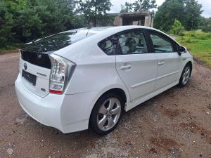 White Toyota Prius 2009 in Prienai, with an engine capacity of 1.80 L and mileage of 360 thousand km for 6699 €, photo 20 on AUTOMOTO.COM.LV