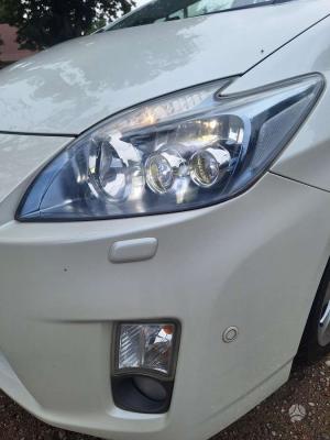 White Toyota Prius 2009 in Prienai, with an engine capacity of 1.80 L and mileage of 360 thousand km for 6699 €, photo 21 on AUTOMOTO.COM.LV